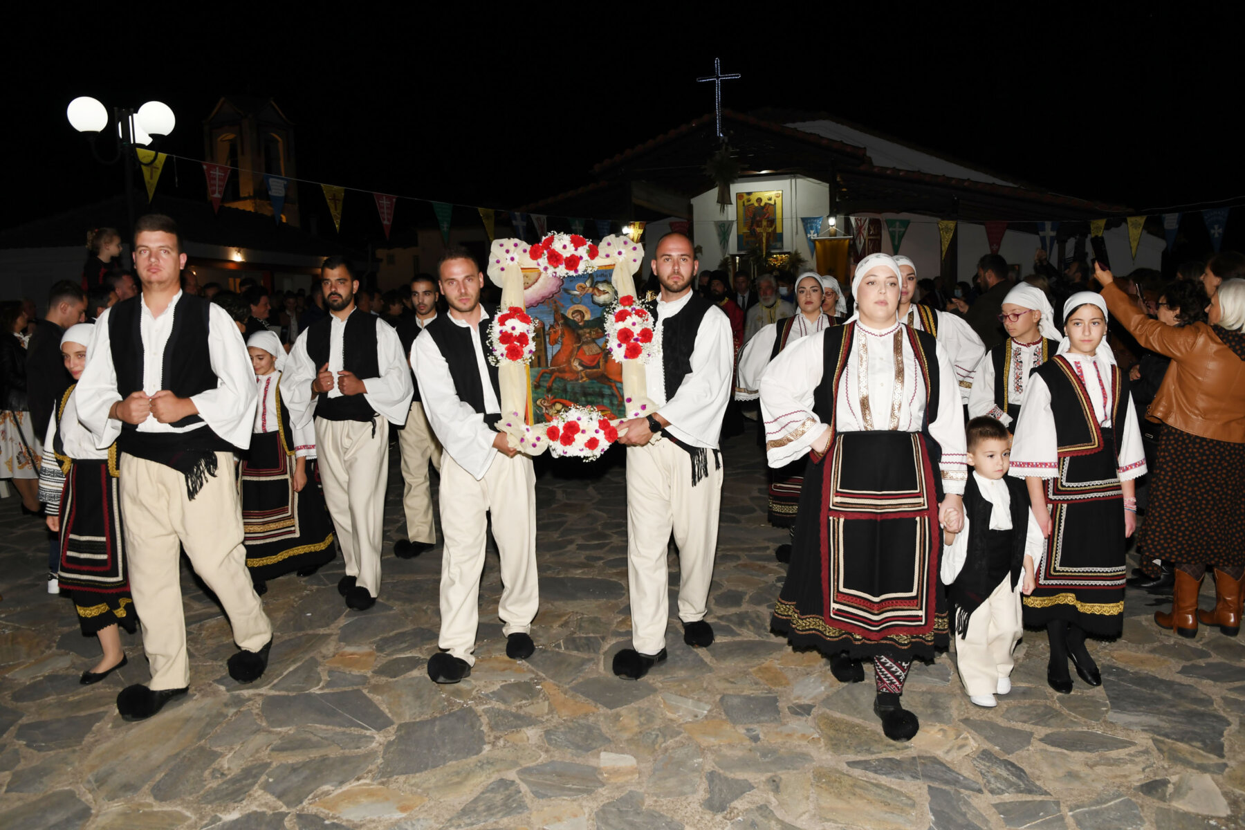 Πλήθος κόσμου στον Άγιο Δημήτριο Καστρίου - Χώρα Αγιά