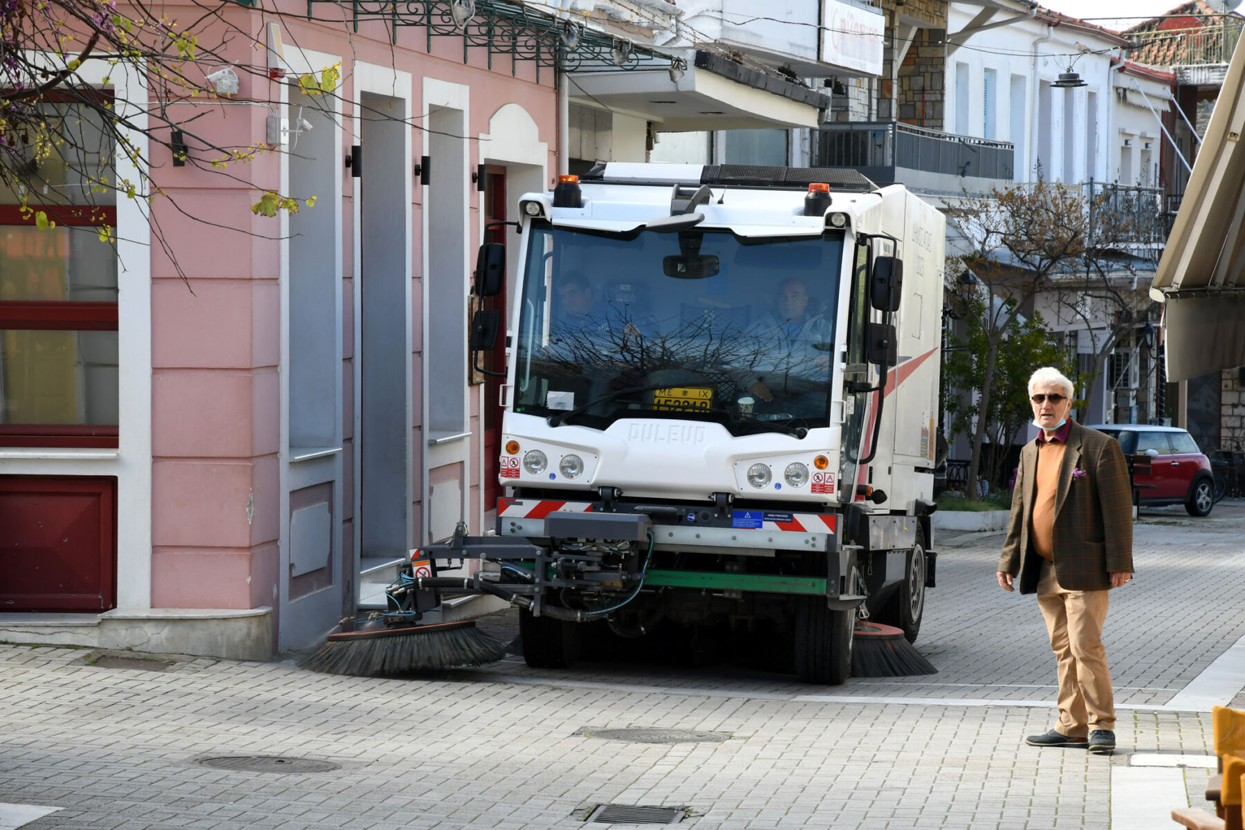Νέο σάρωθρο στον Δήμο Αγιάς / Ο αντιδήμαρχος Καθαριότητας Αστέριος ...