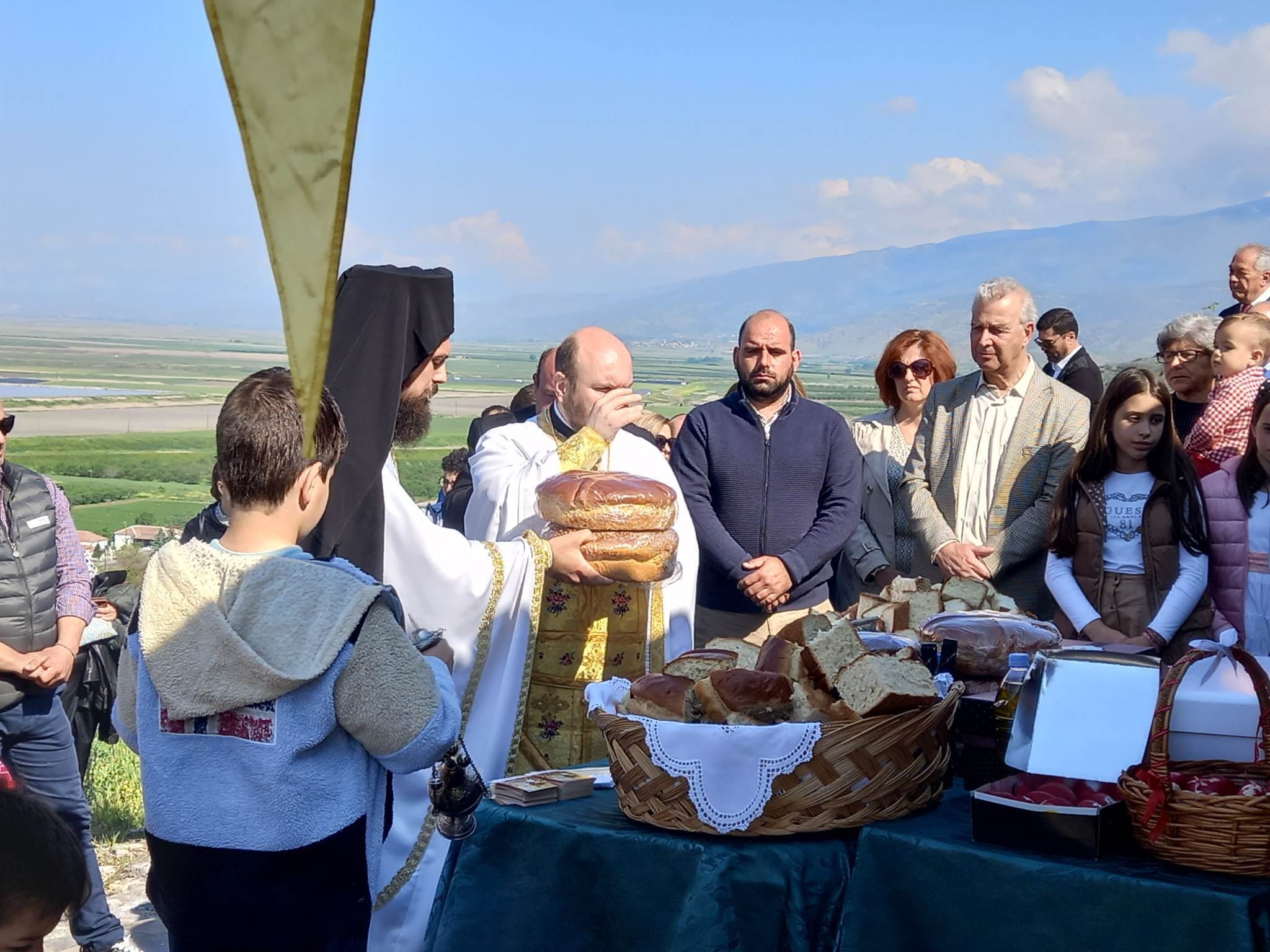 Τίμησαν τη μνήμη του Αγίου Γεωργίου στο βυζαντινό κάστρο στο Καστρί ...