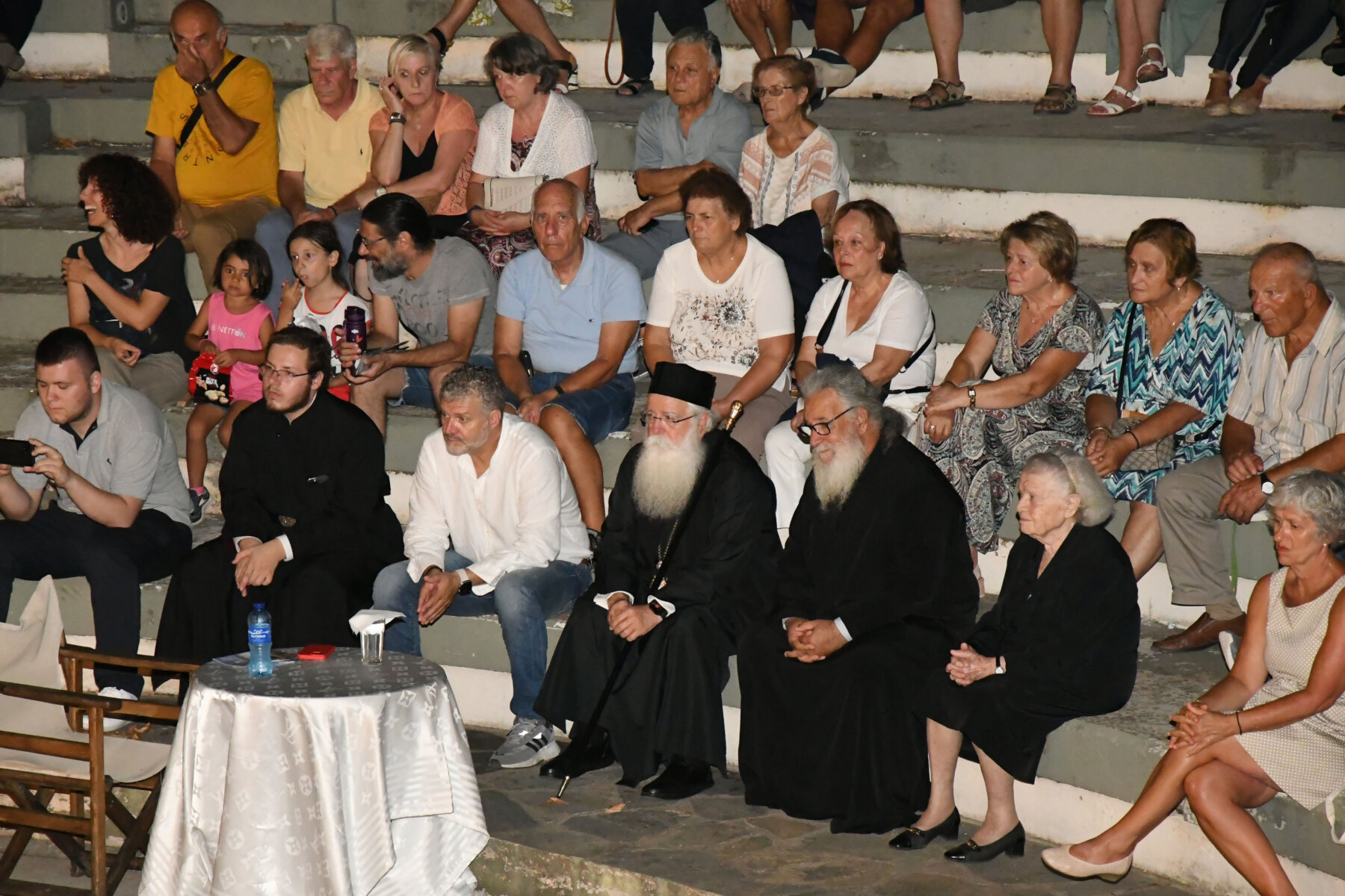 «Πλημμύρισε» παραδοσιακή μουσική το «Θέατρο Θάλασσας» στη Βελίκα - Χώρα ...